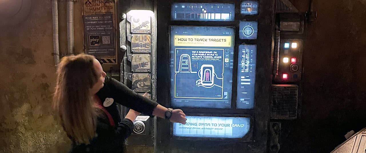 How To Play Disney's New 'Batuu Bounty Hunters' Recreation | Theme-Park.org