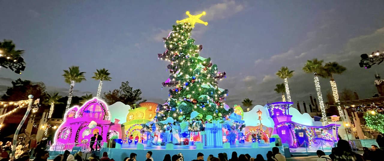 Grinchmas Returns To Common Studios Hollywood | Theme-Park.org