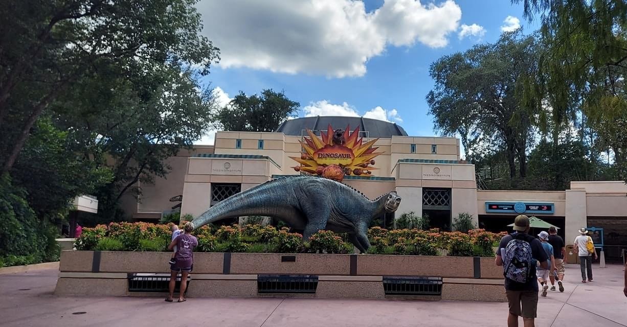 Should Dinosaur Become Another Disneyland Clone? | Theme-Park.org