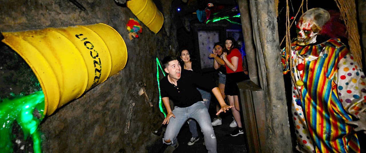 Reviewing Halloween Horror Nights 33: Original Houses | Theme-Park.org